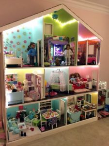 40 Realistic Dollhouse Installations For a Virtual Experience