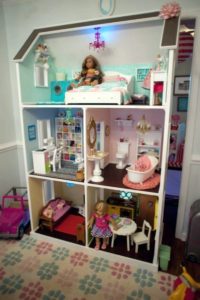 40 Realistic Dollhouse Installations For a Virtual Experience
