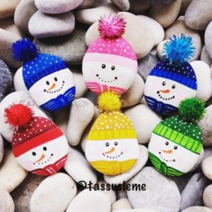 35 DIY Christmas Painted Rock Ideas – Bored Art