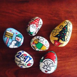 35 DIY Christmas Painted Rock Ideas – Bored Art