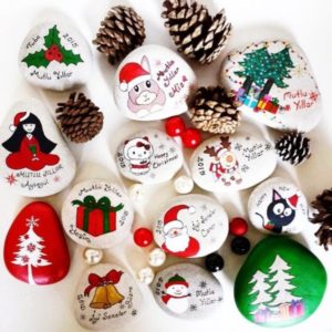 35 DIY Christmas Painted Rock Ideas – Bored Art