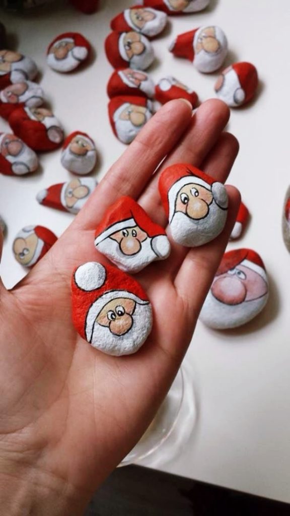 35 DIY Christmas Painted Rock Ideas – Bored Art