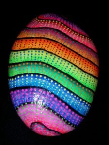 40 Meaningful Pet Rock Art Examples – Bored Art